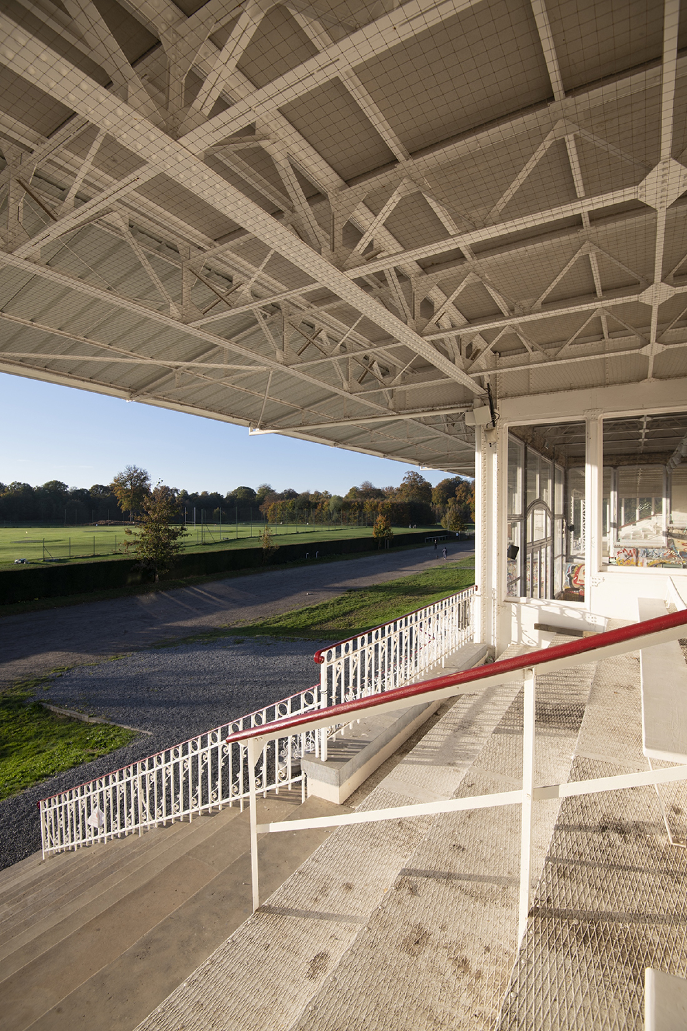 In galop rond de stad. Dromen over hippodromen | RandKrant